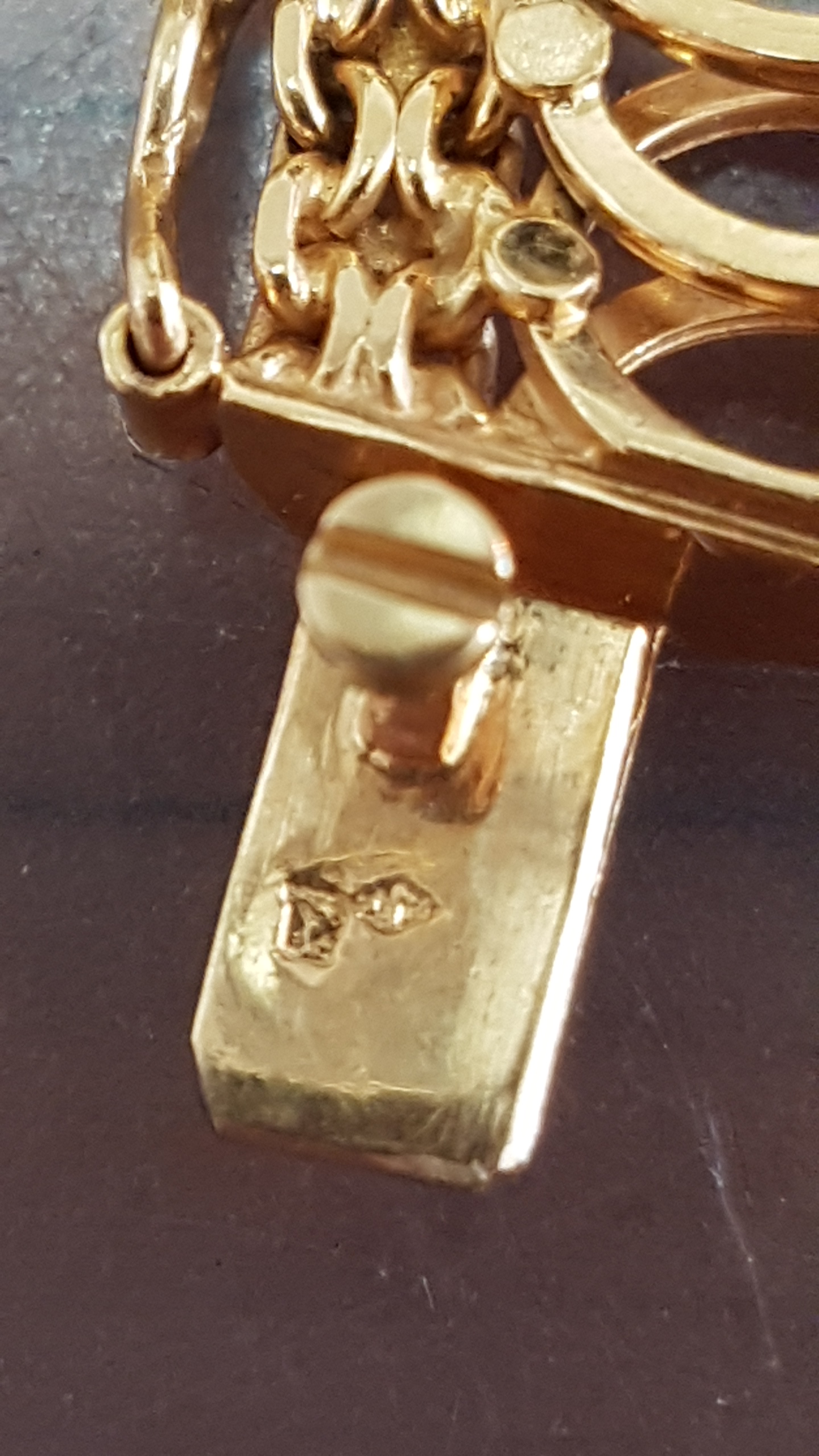 Reconnaître l'or et les poinçons - Or et Compagnie Bordeaux