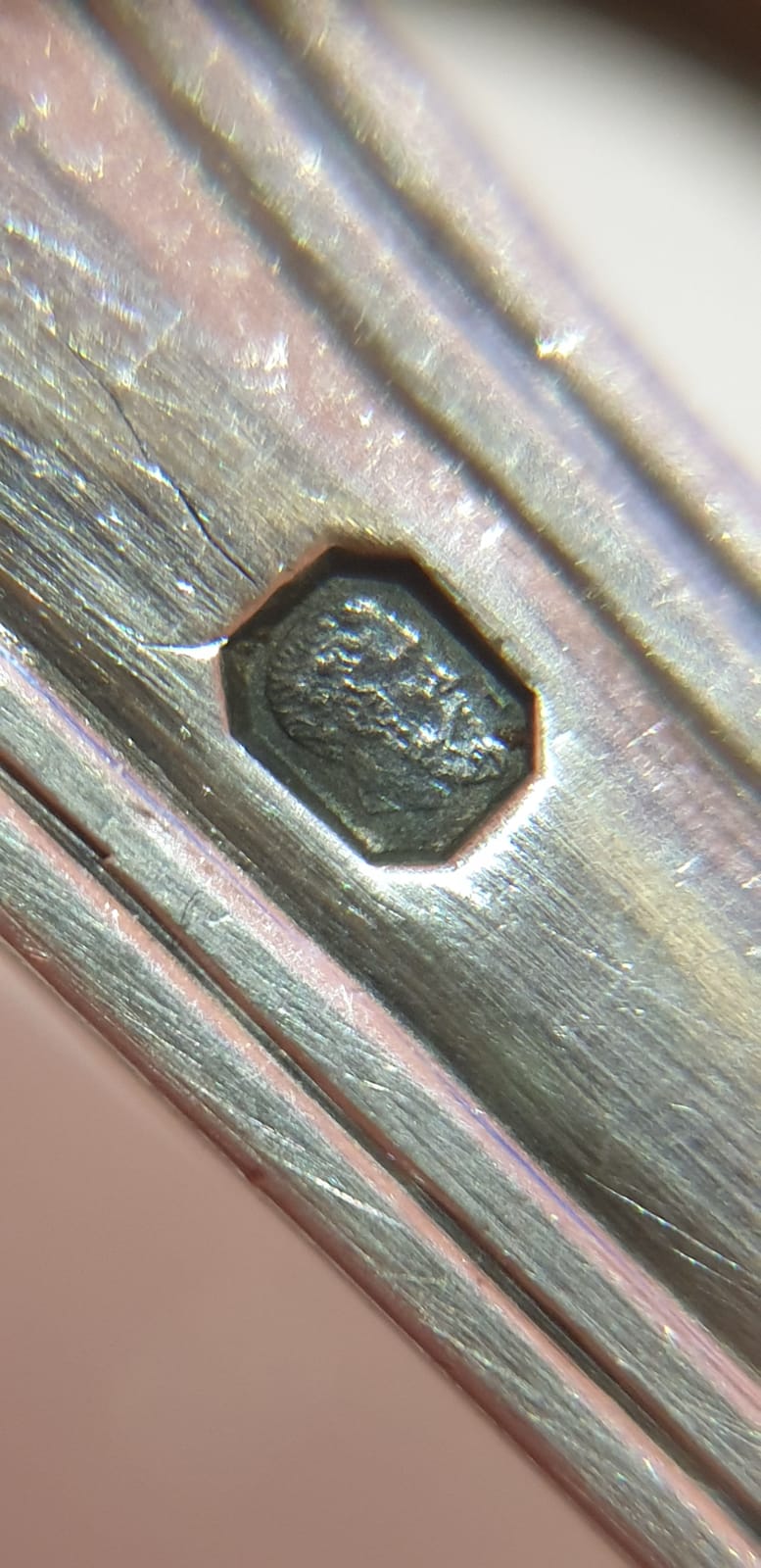 Reconnaître l'or et les poinçons - Or et Compagnie Bordeaux