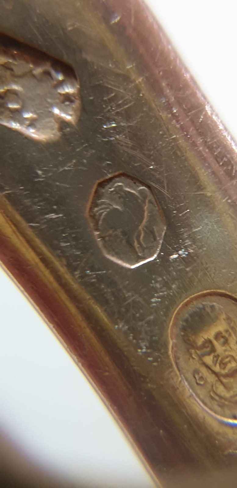 Reconnaître l'or et les poinçons - Or et Compagnie Bordeaux